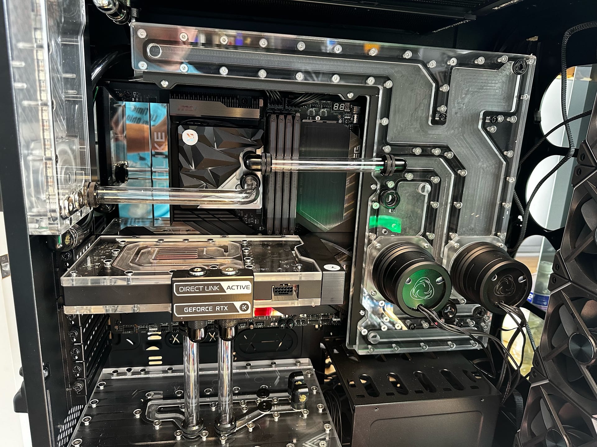 Corsair 1000D Build By Ben Naylor - Singularity Computers